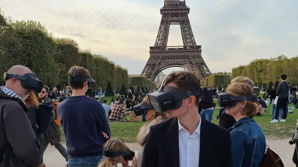 Discover Paris with our immersive virtual reality tours
